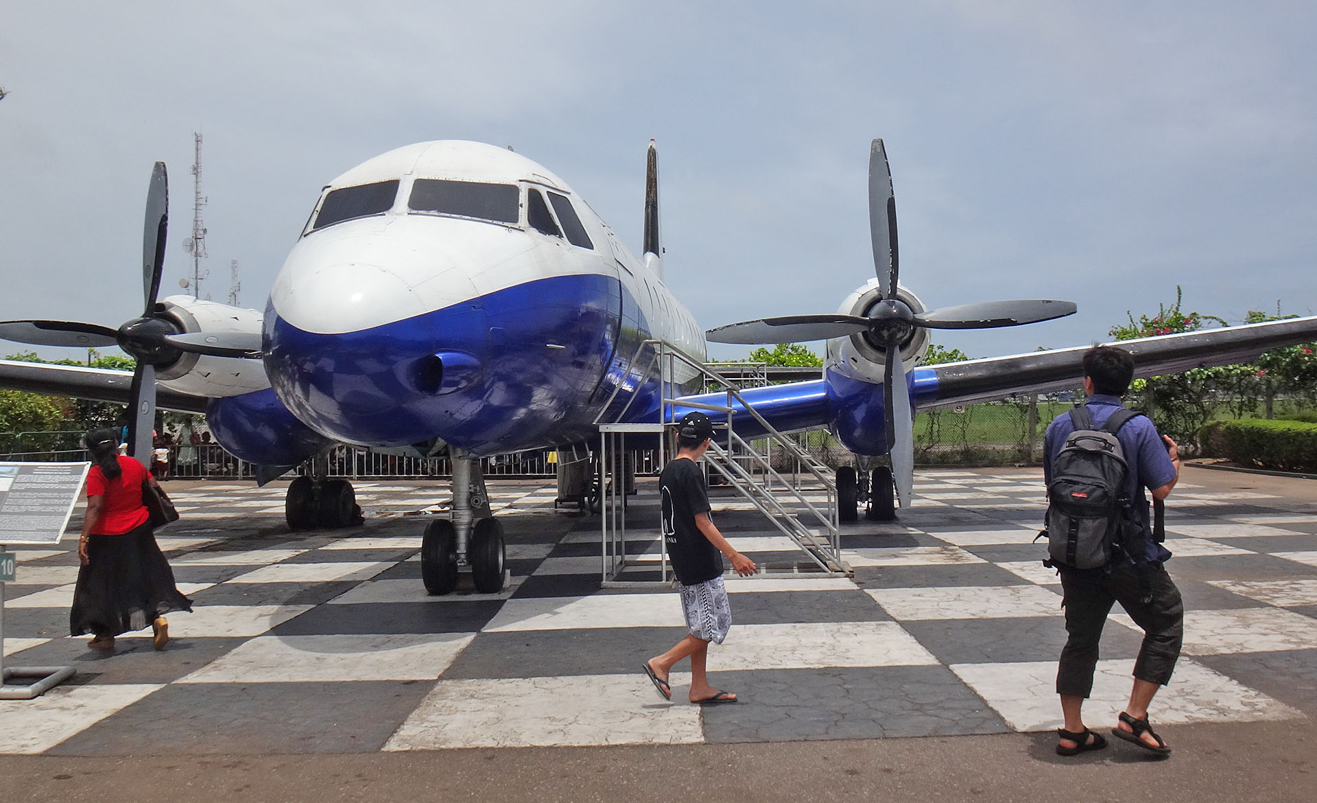 アブロ 748 Avro 748 Hawker Siddeley 748 世界の旅客機図鑑